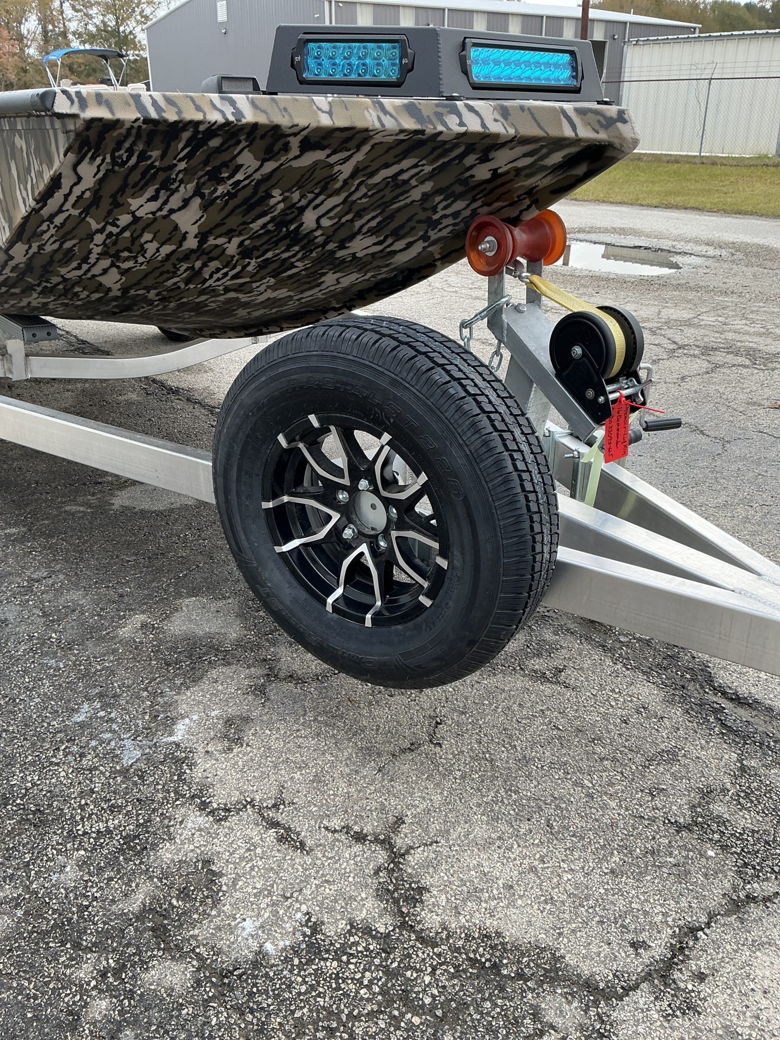 2025 16' AVID 16 COMMANDER - Premier Boating Centers