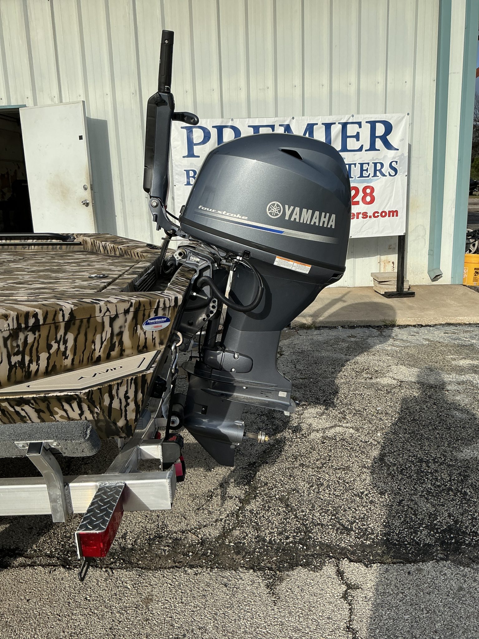 2025 16' AVID 16 COMMANDER - Premier Boating Centers