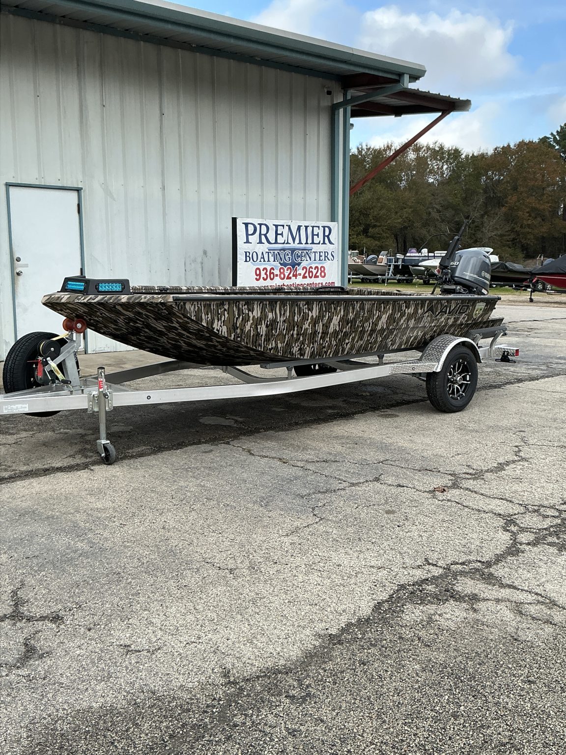 2025 16' AVID 16 COMMANDER - Premier Boating Centers