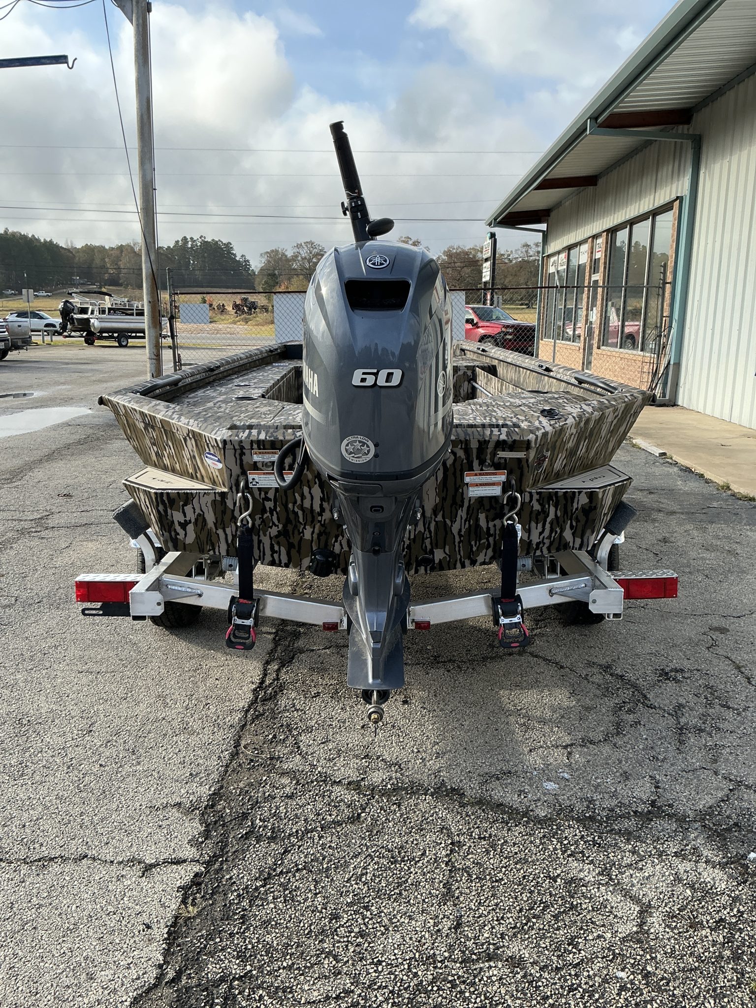 2025 16' AVID 16 COMMANDER - Premier Boating Centers