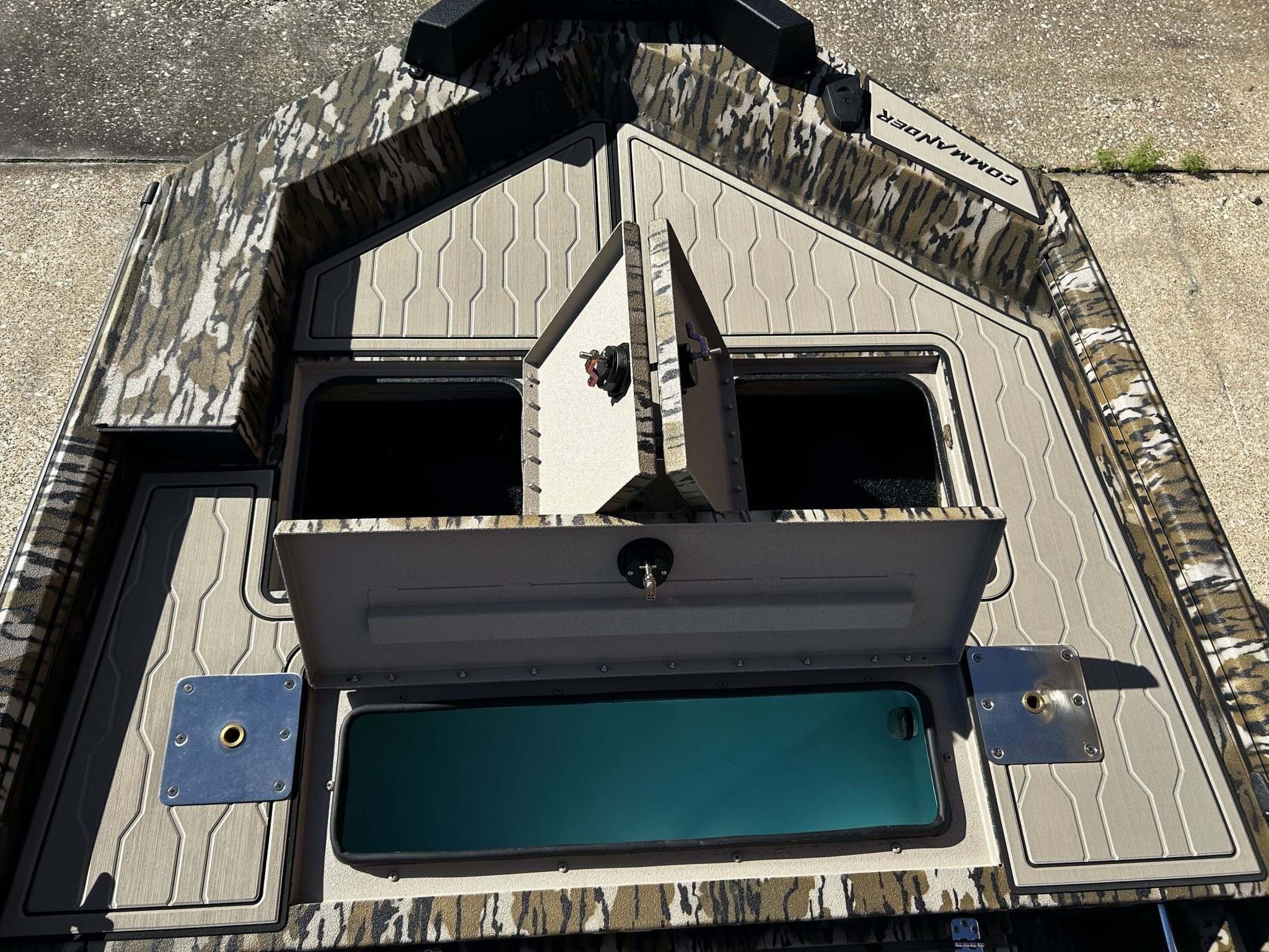 2025 18' AVID 18 COMMANDER - Premier Boating Centers