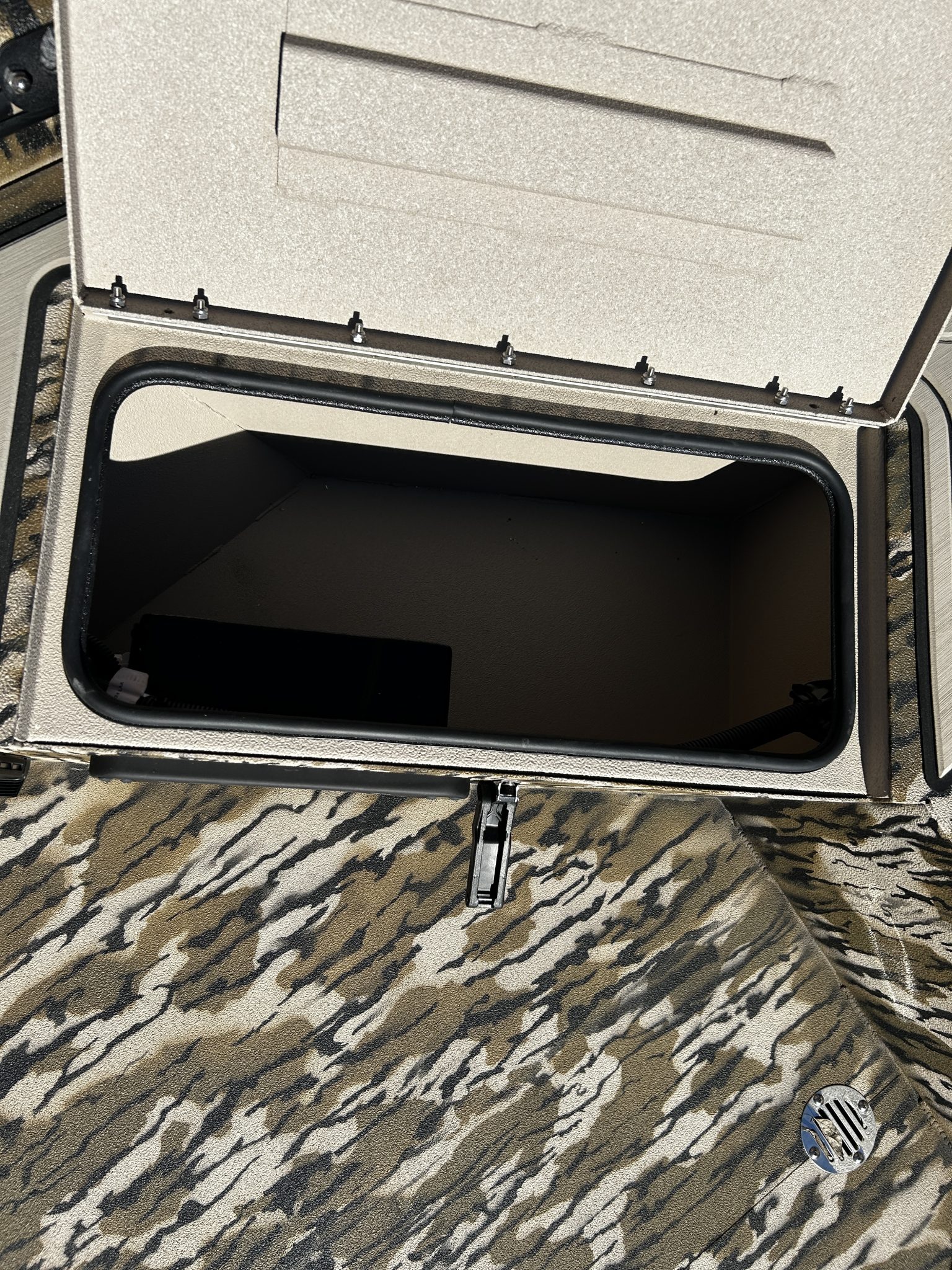 2025 18' AVID 18 COMMANDER - Premier Boating Centers