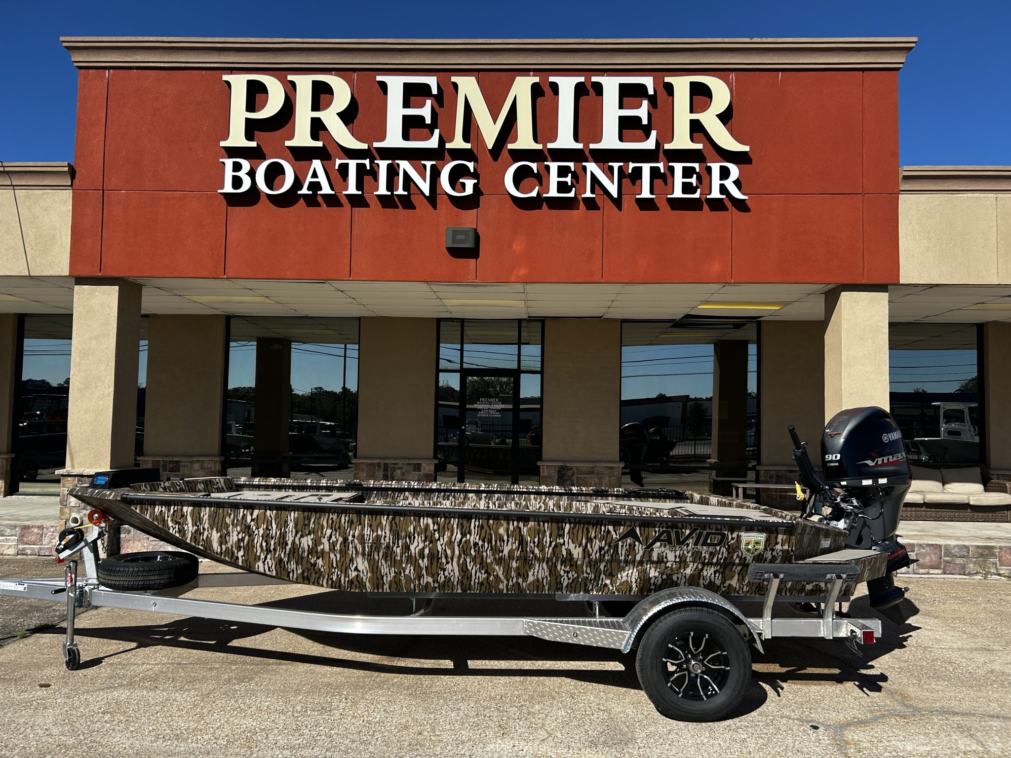 2025 18' AVID 18 COMMANDER - Premier Boating Centers