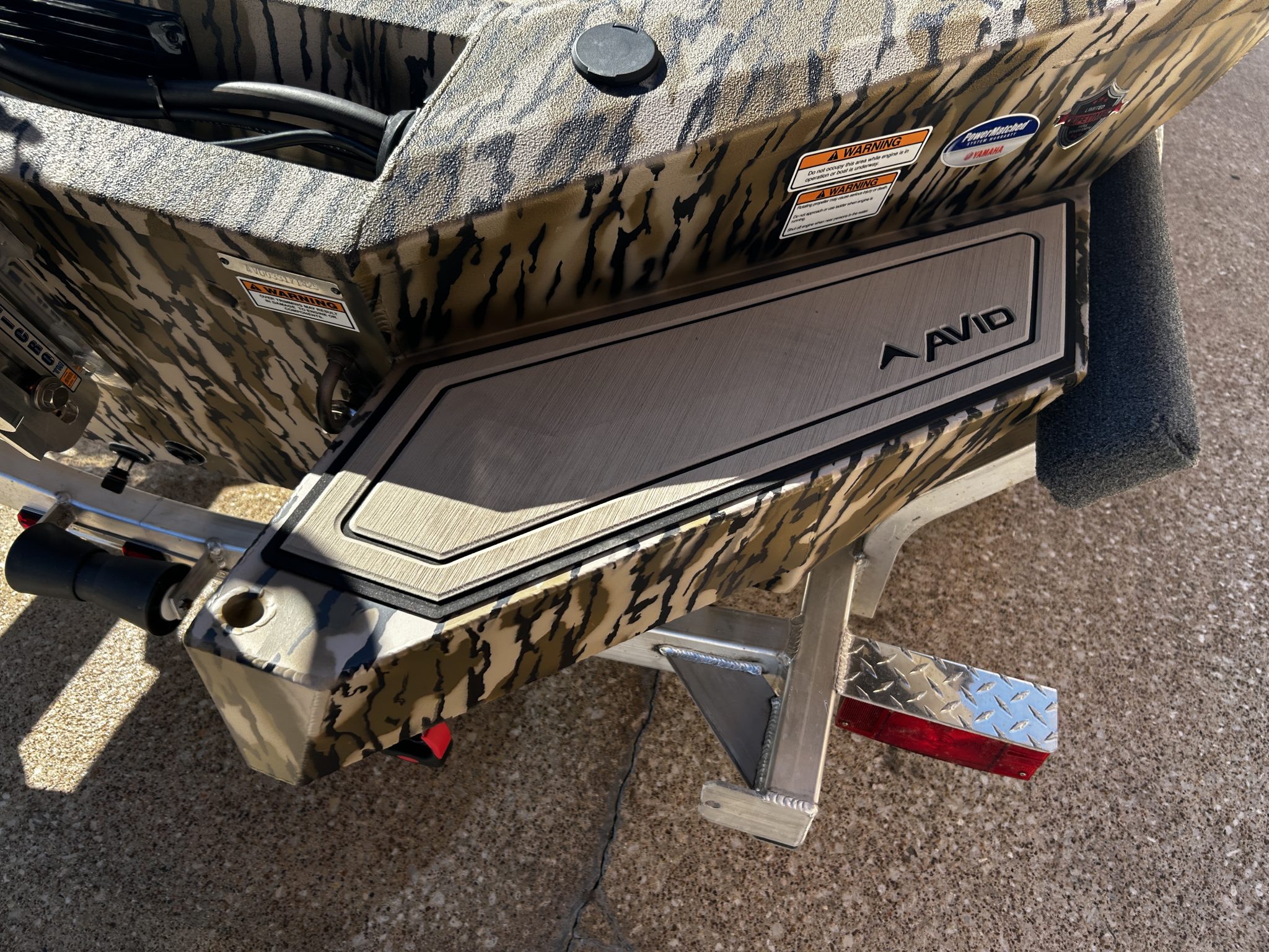 2025 18' AVID 18 COMMANDER - Premier Boating Centers