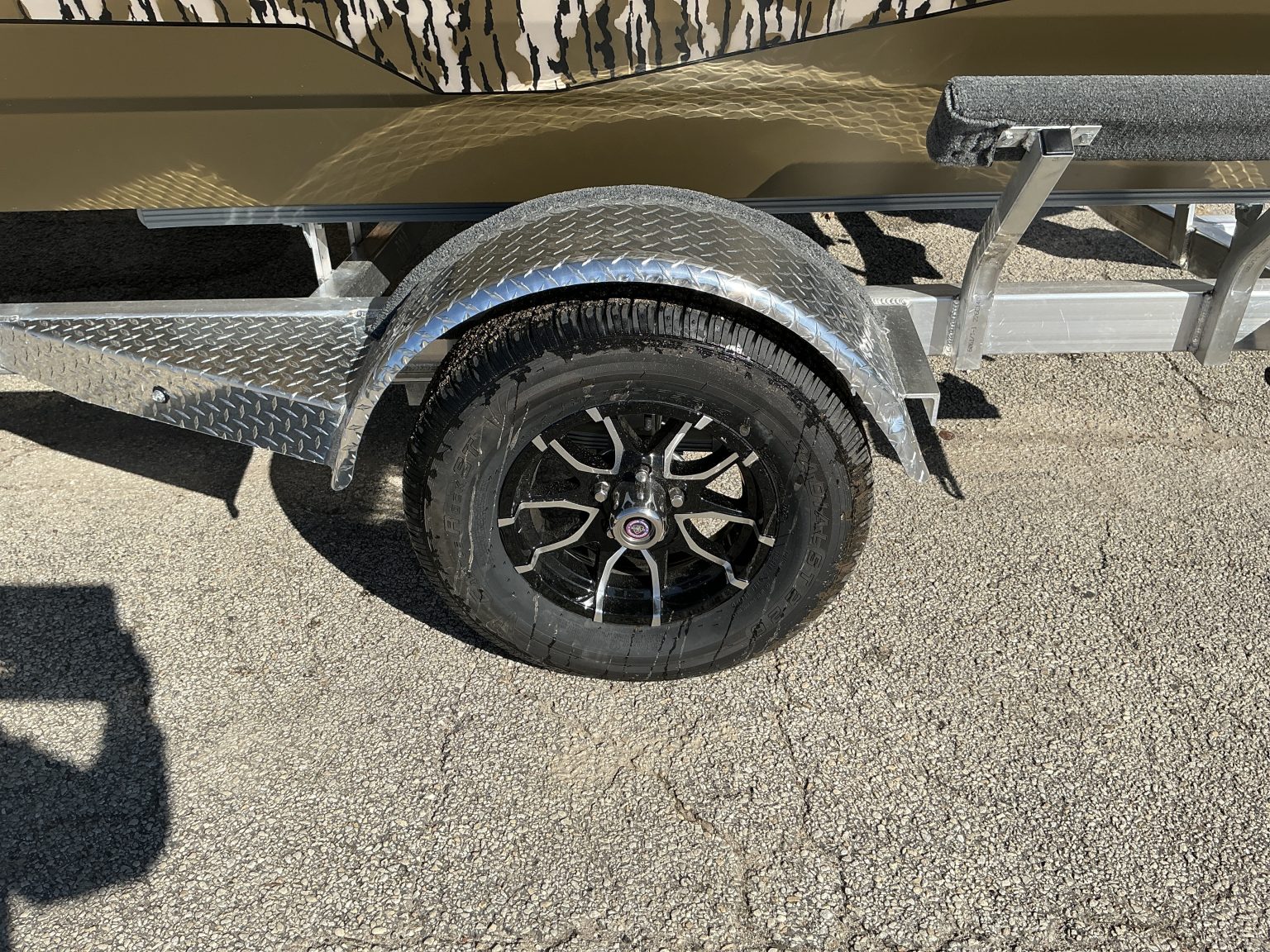 2025 18' AVID 18CC ROGUE - Premier Boating Centers