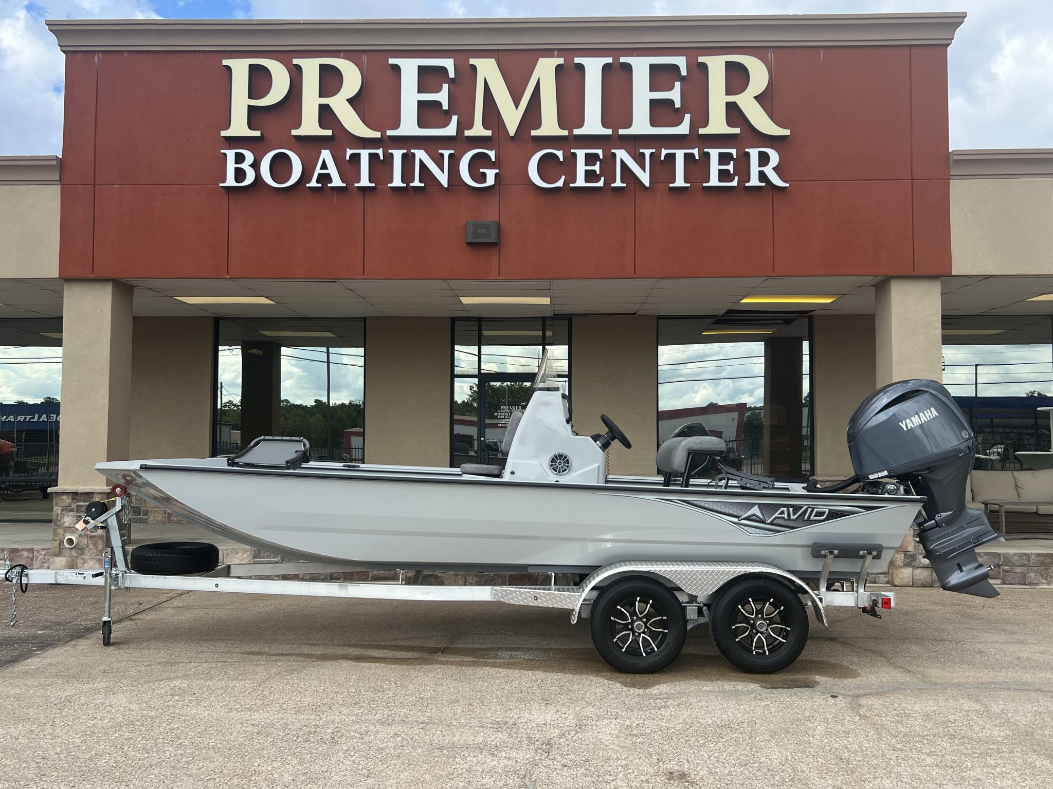 2025 20' AVID 20CC - Premier Boating Centers