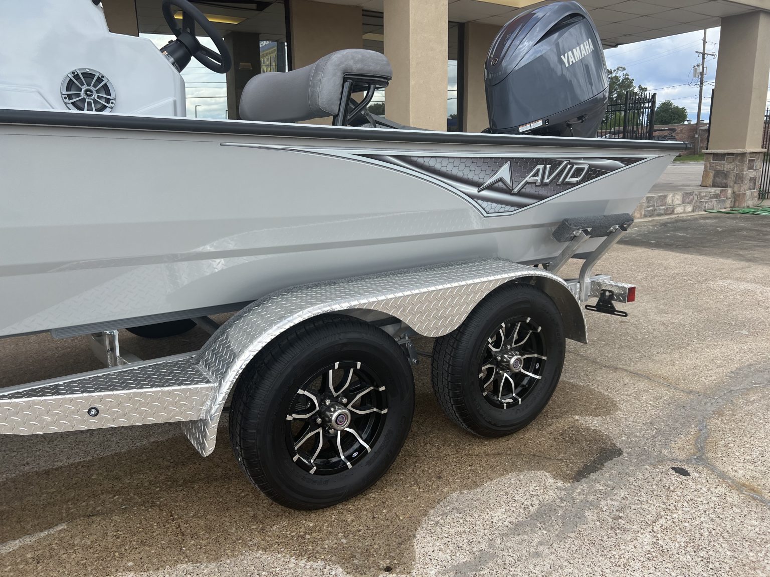 2025 20' AVID 20CC - Premier Boating Centers