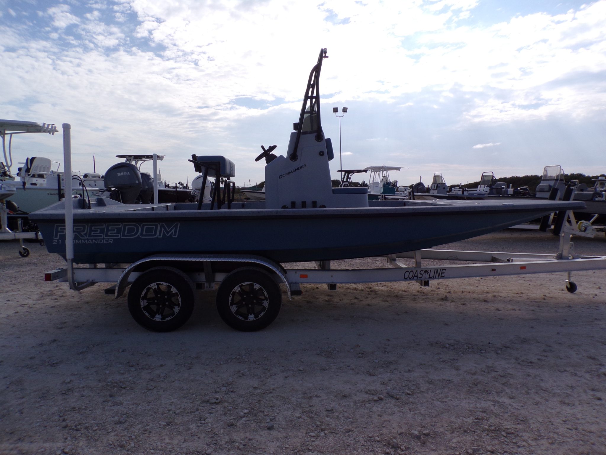 2025 21' FREEDOM COMMANDER 21 - Premier Boating Centers