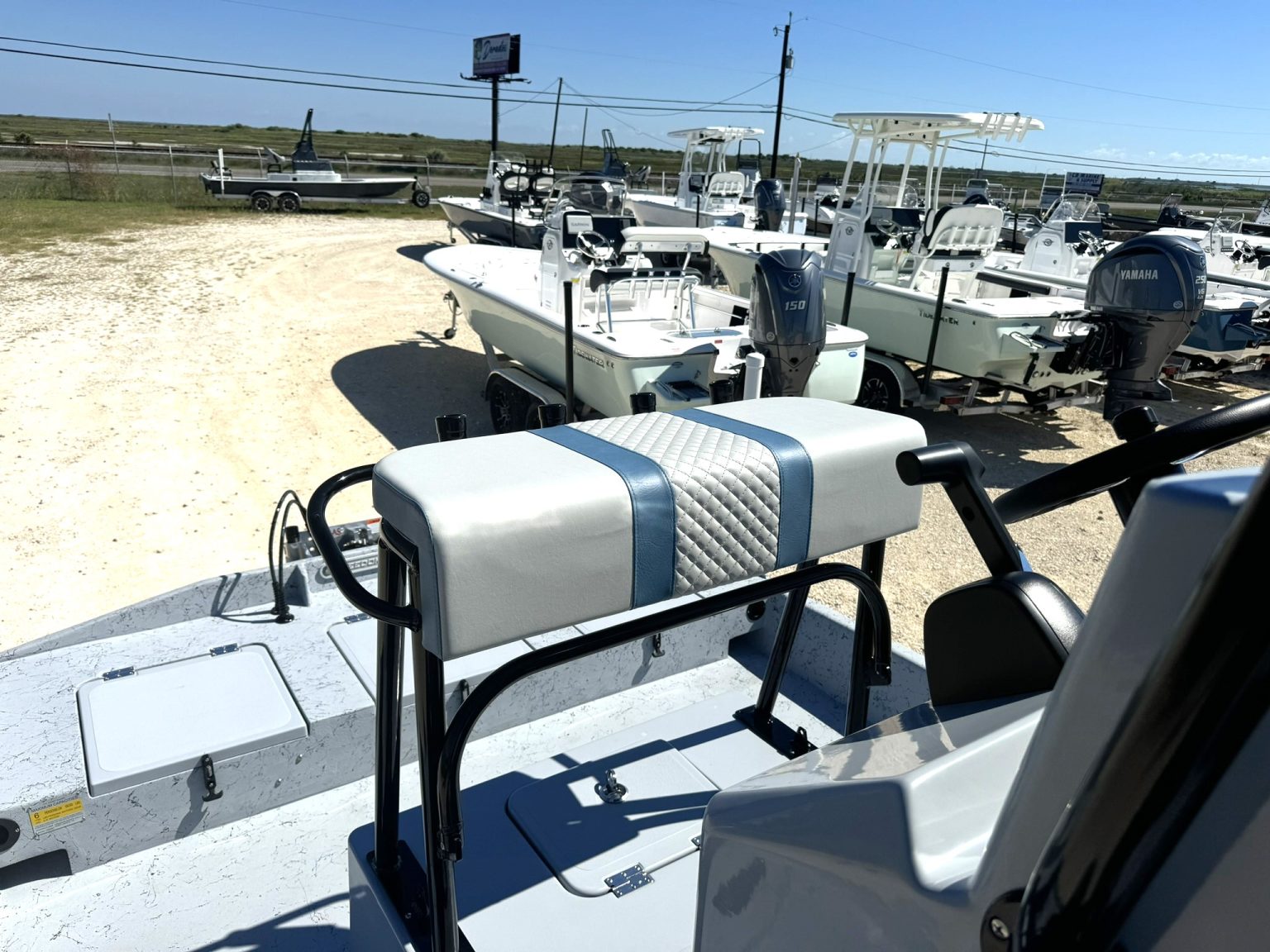 2025 21' FREEDOM COMMANDER 21 RC - Premier Boating Centers