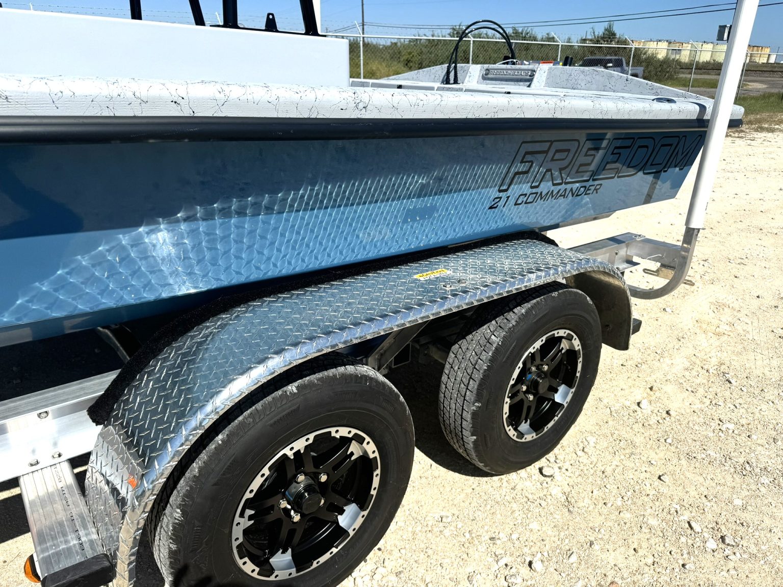 2025 21' FREEDOM COMMANDER 21 RC - Premier Boating Centers