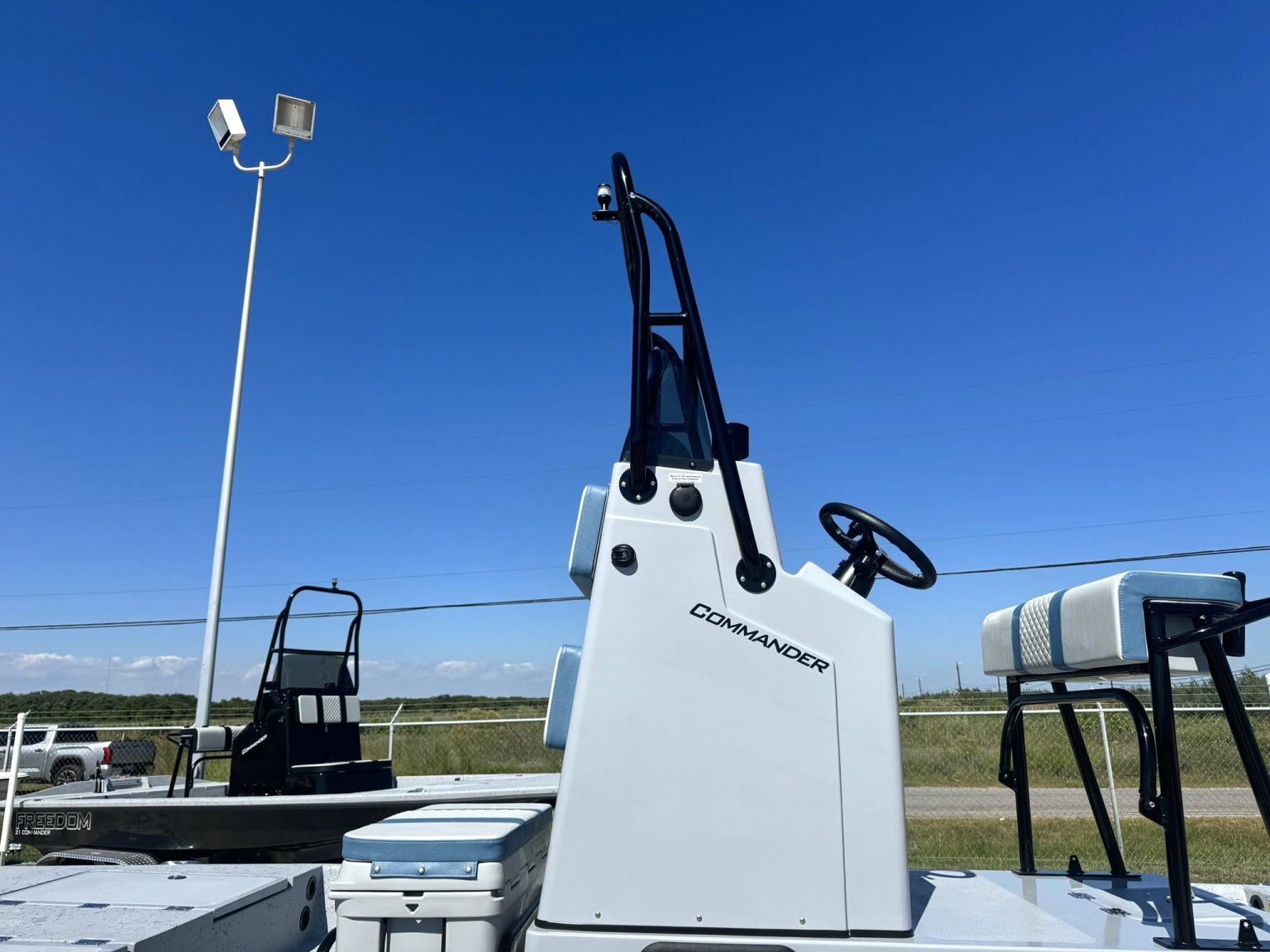 2025 21' FREEDOM COMMANDER 21 RC - Premier Boating Centers