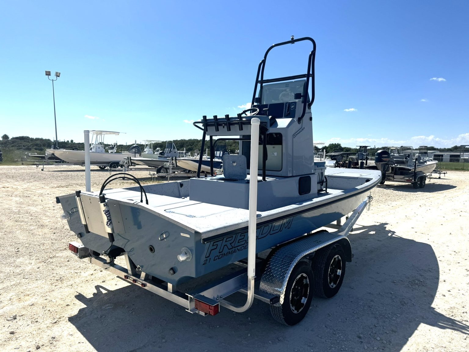 2025 21' FREEDOM COMMANDER 21 RC - Premier Boating Centers