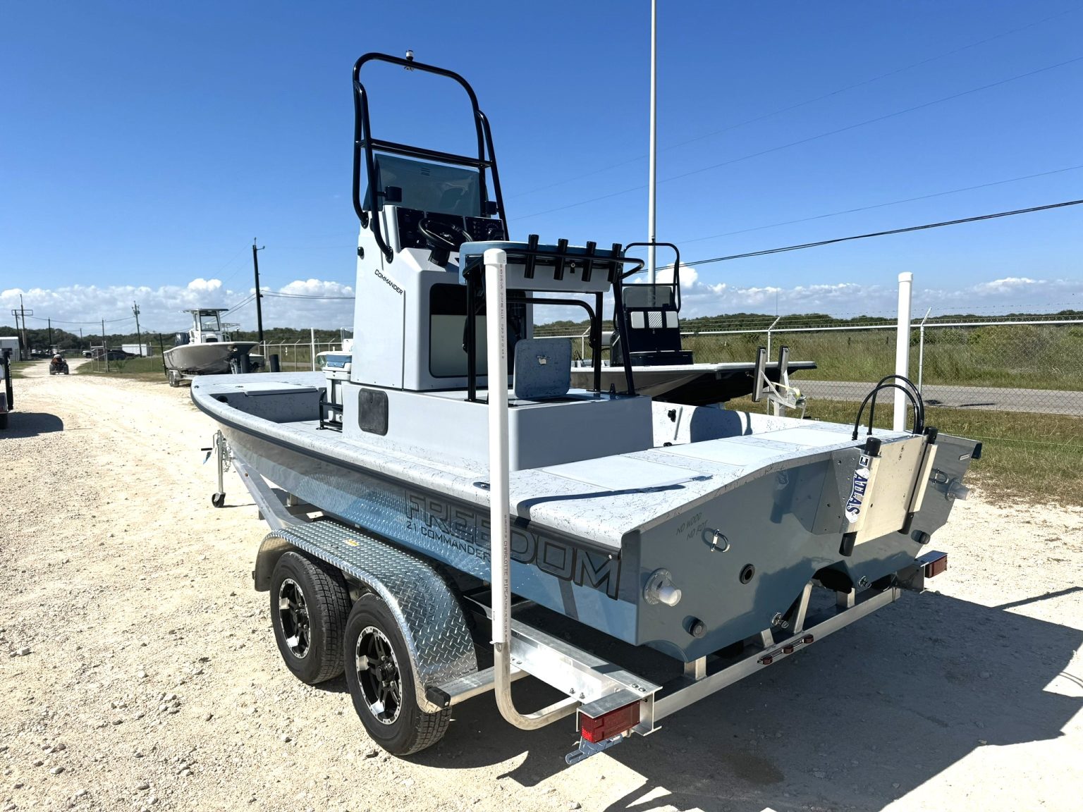 2025 21' FREEDOM COMMANDER 21 RC - Premier Boating Centers