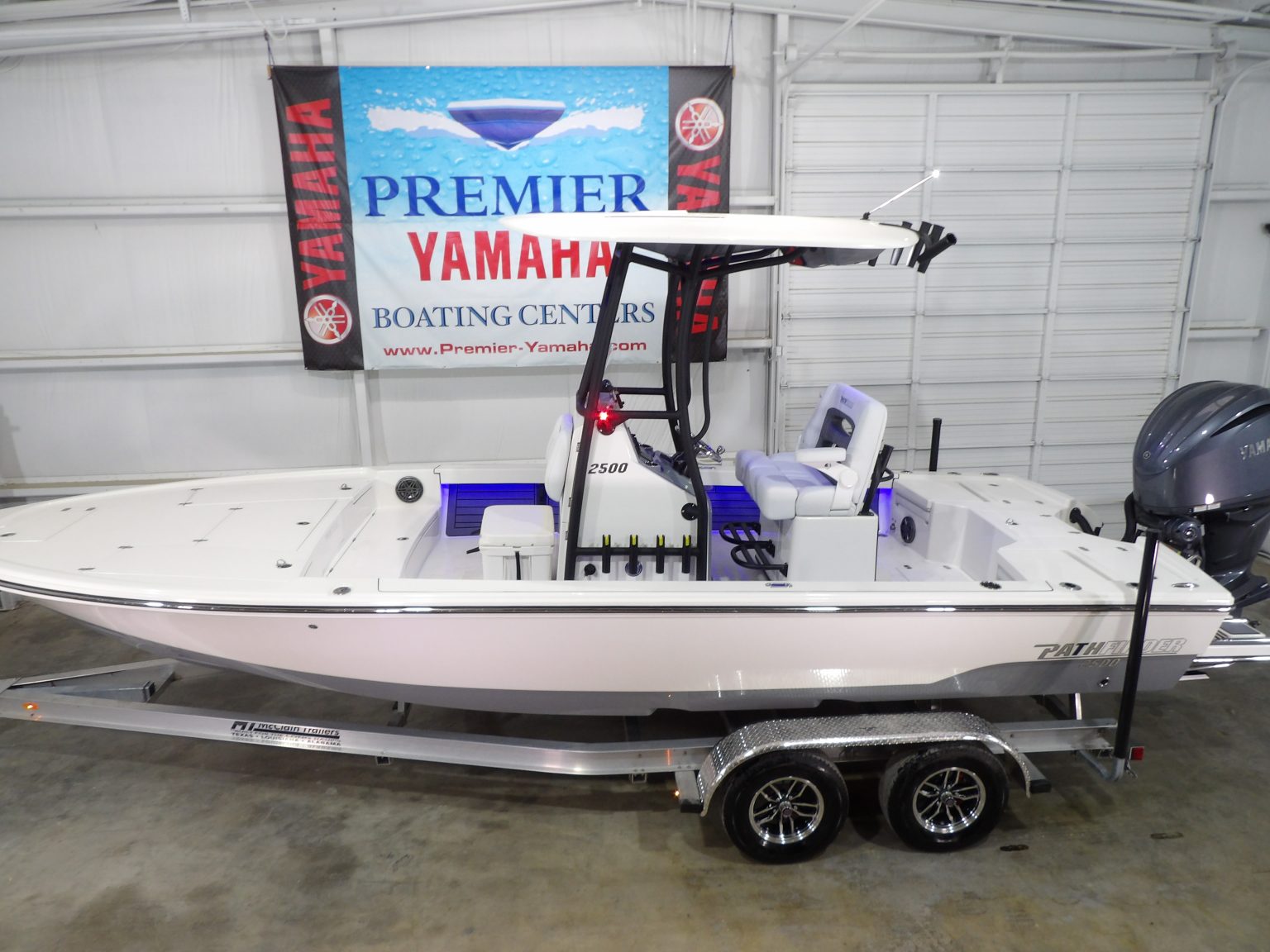 2025 25' PATHFINDER 2500 HYBRID - Premier Boating Centers