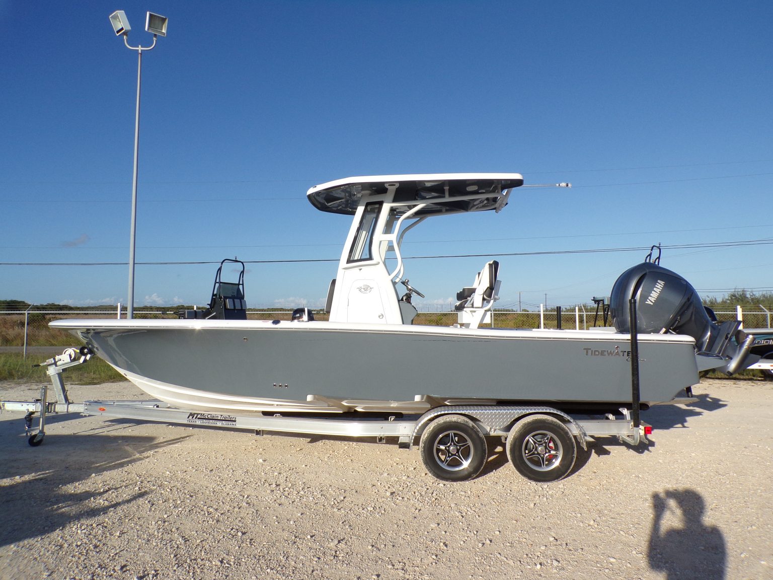 2025 25' TIDEWATER 2500CB - Premier Boating Centers