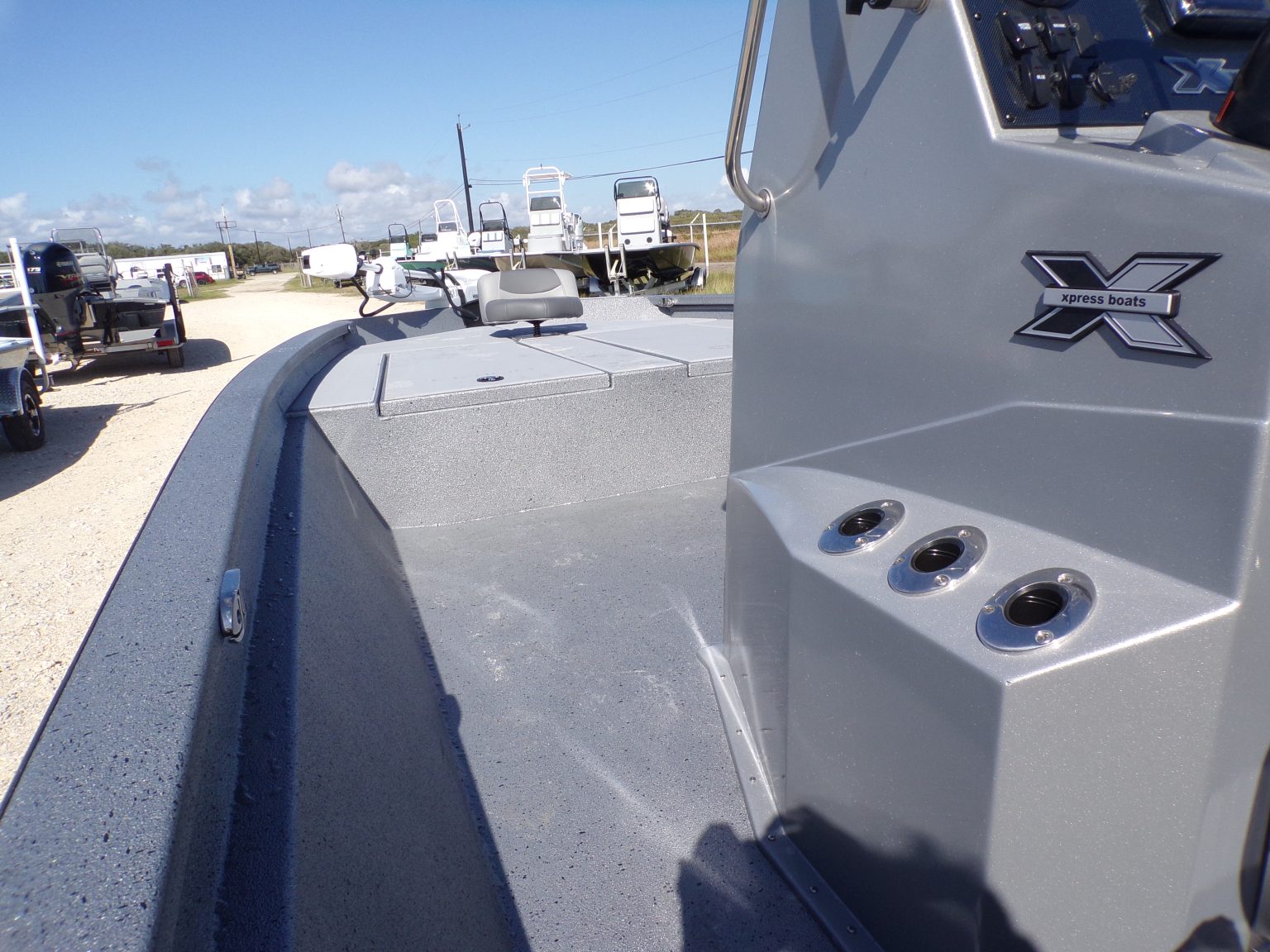 2025 21' XPRESS H210 BAY - Premier Boating Centers