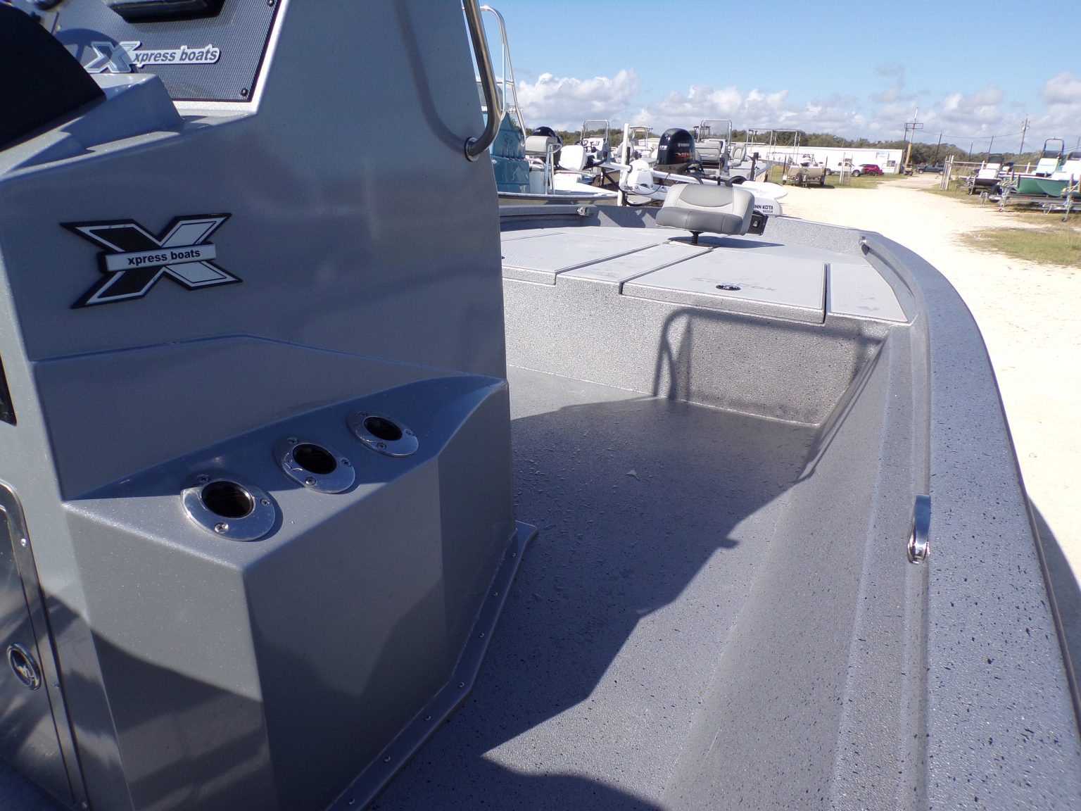 2025 21' XPRESS H210 BAY - Premier Boating Centers