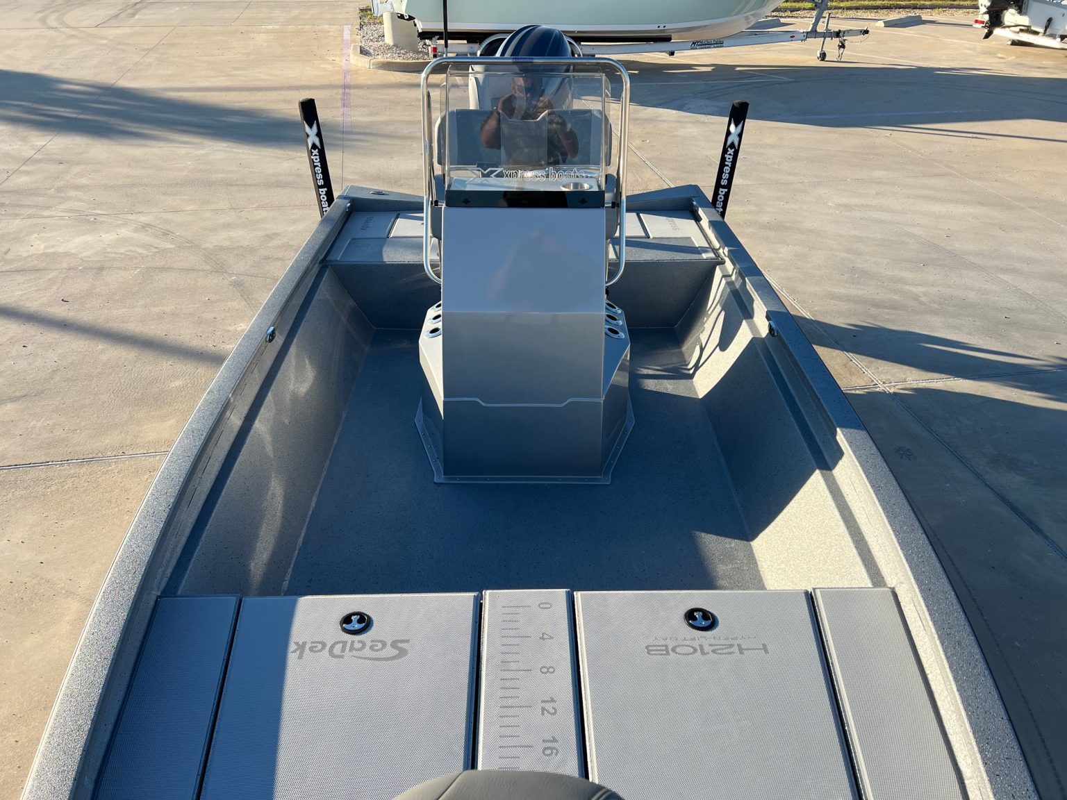 2025 21' XPRESS H210 BAY - Premier Boating Centers