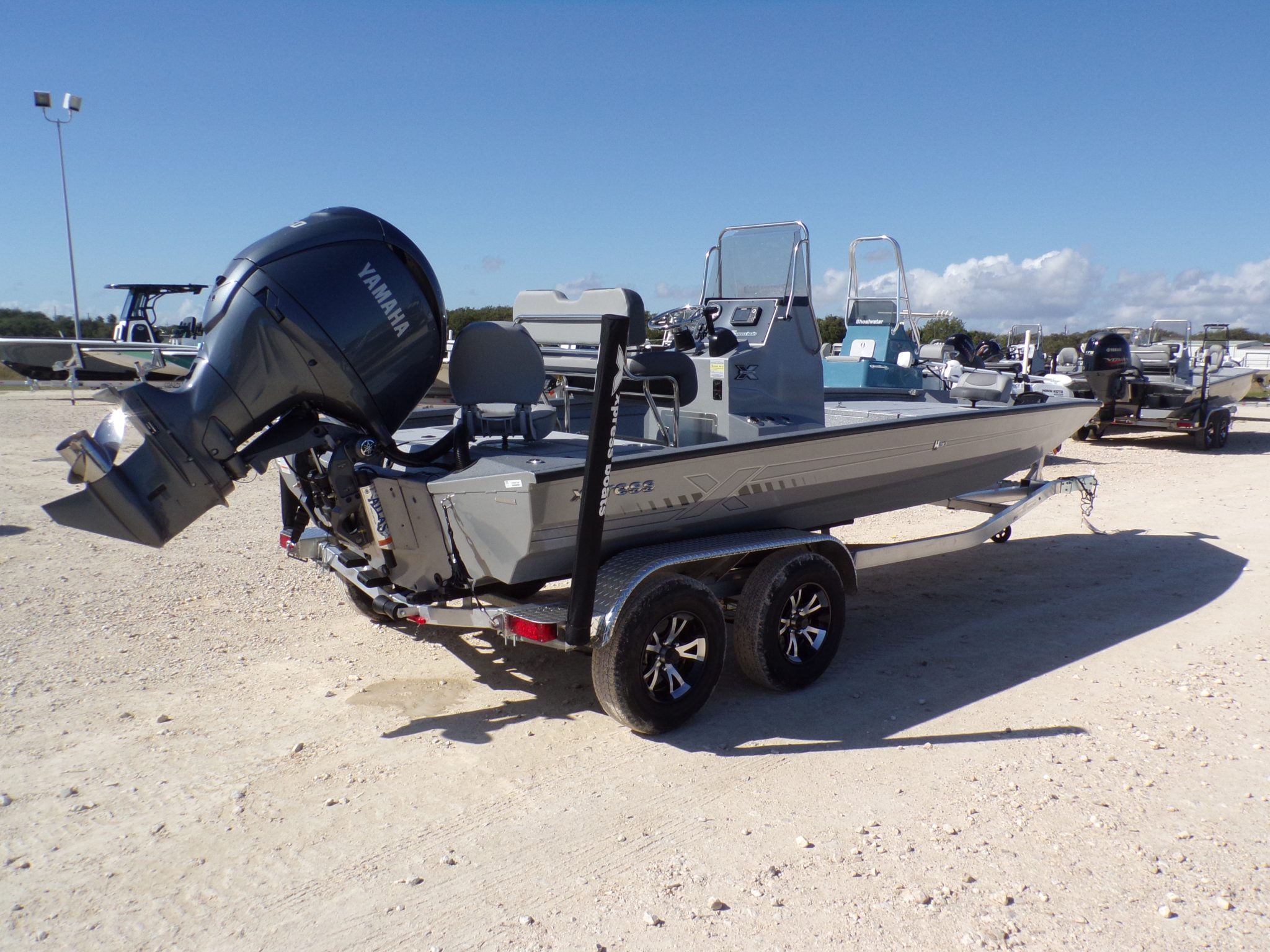 2025 21' XPRESS H210 BAY - Premier Boating Centers $39,995 XP-068