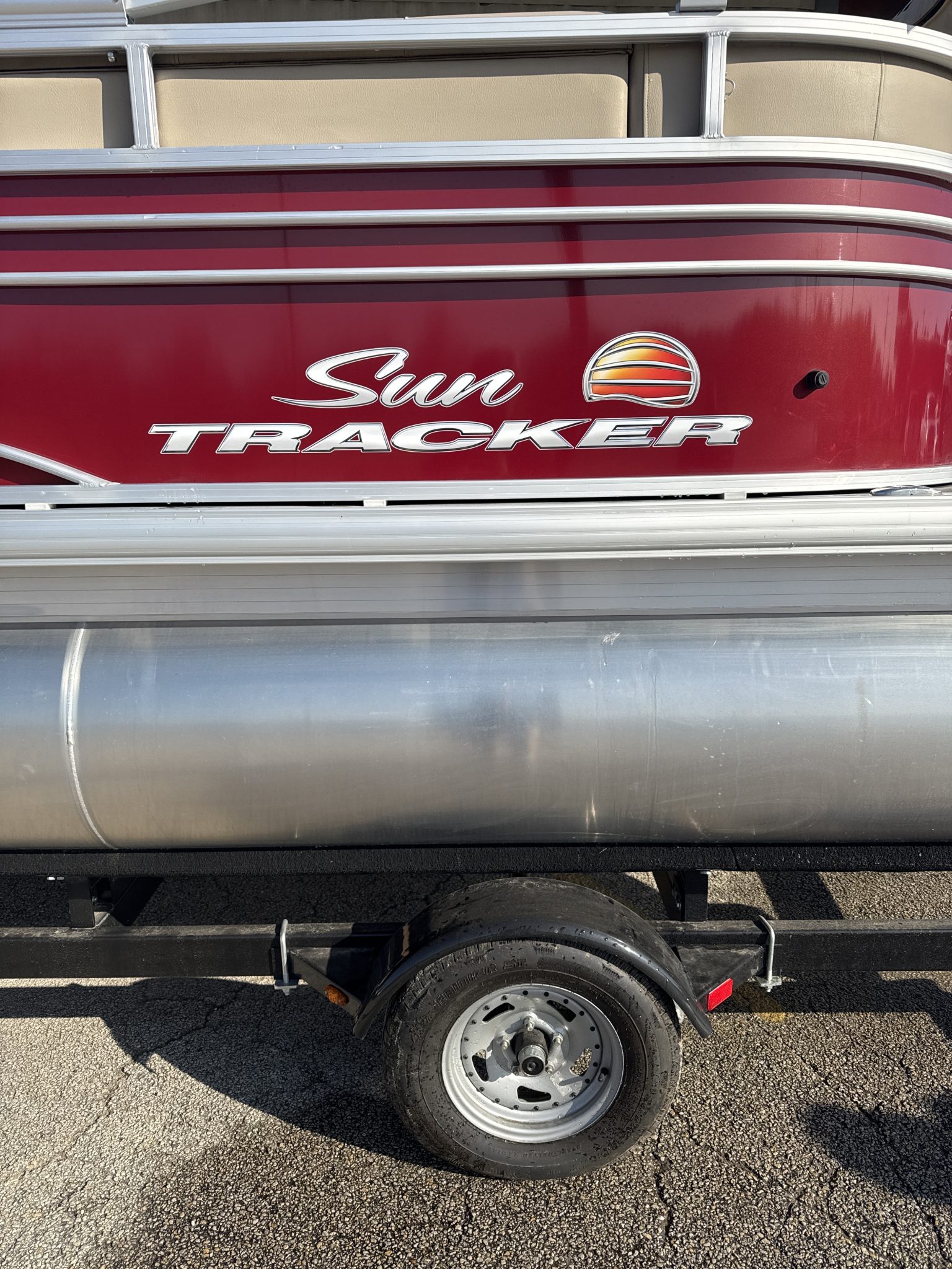 2023 20' SUNTRACKER PB20 - Premier Boating Centers