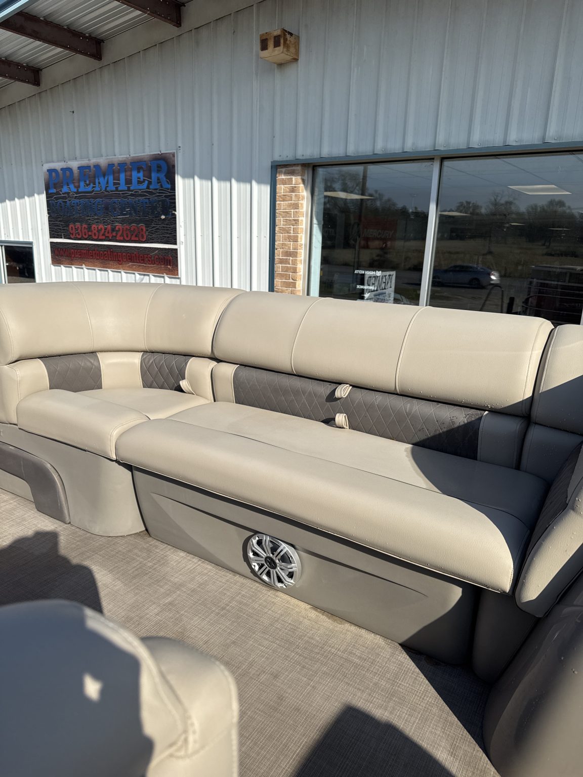 2023 20' SUNTRACKER PB20 - Premier Boating Centers