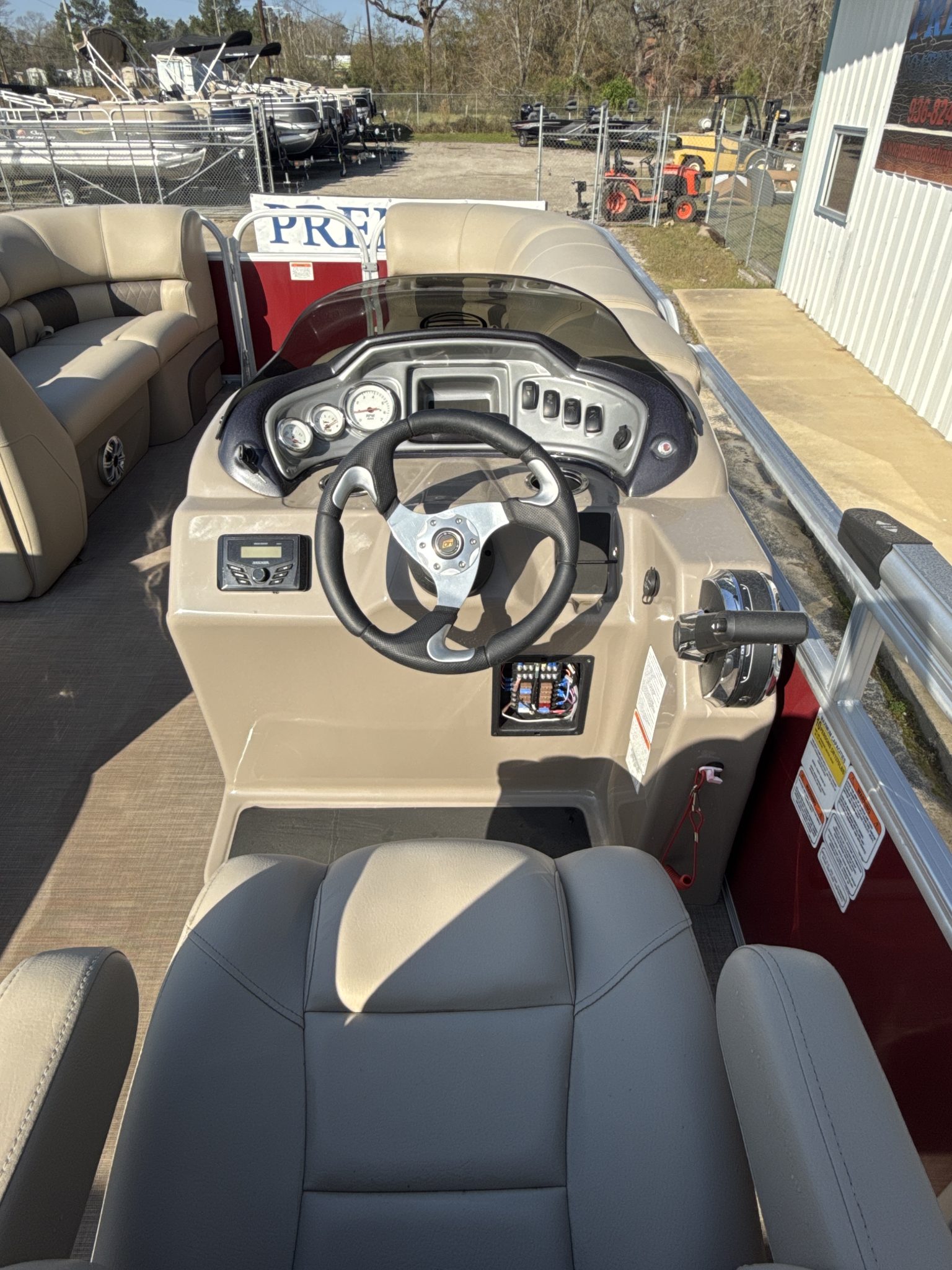 2023 20' SUNTRACKER PB20 - Premier Boating Centers