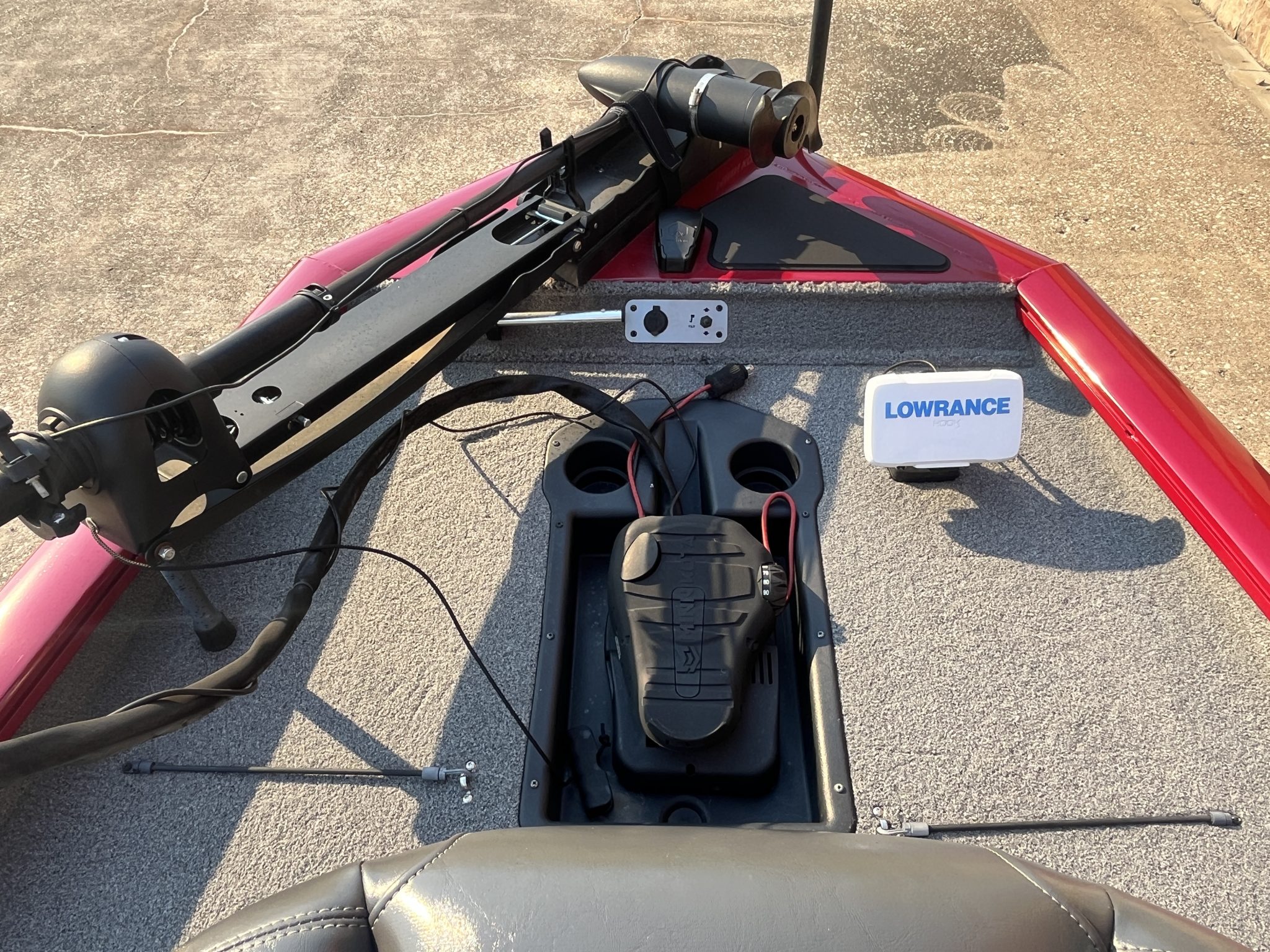 2024 19' TRACKER PT190XTE - Premier Boating Centers $27,995 TRACK-125