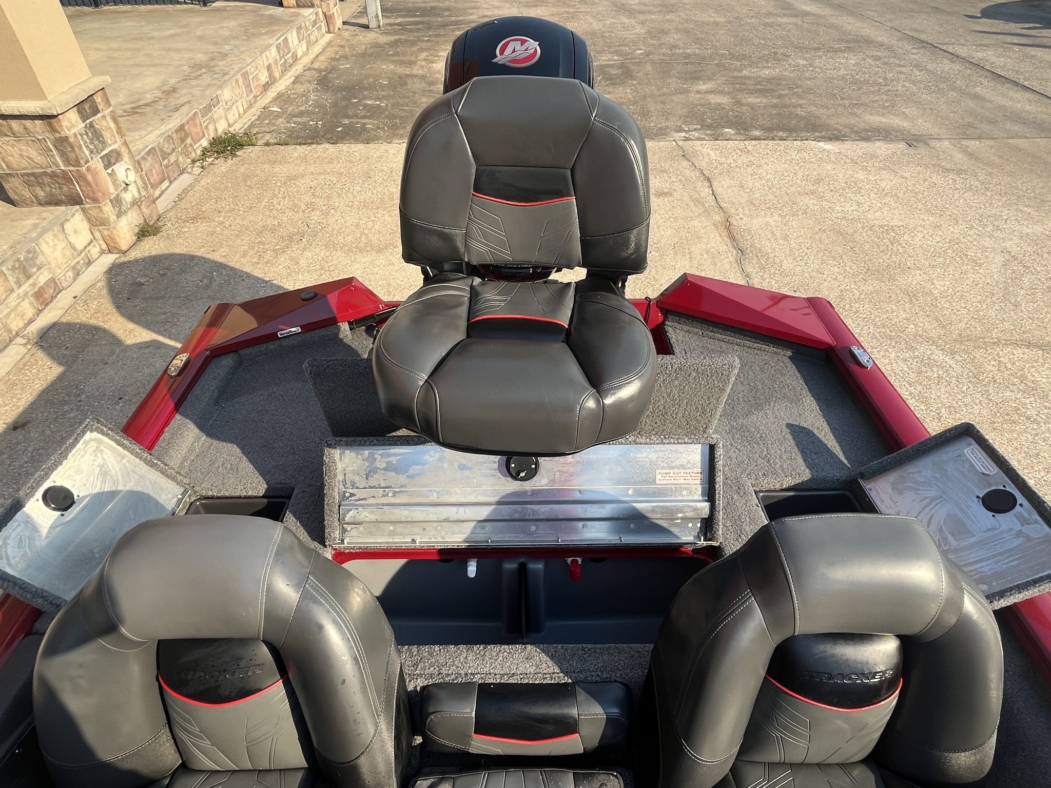 2024 19' TRACKER PT190XTE - Premier Boating Centers $27,995 TRACK-125