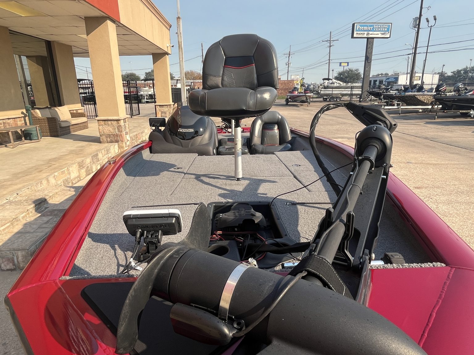 2024 19' TRACKER PT190XTE - Premier Boating Centers $27,995 TRACK-125