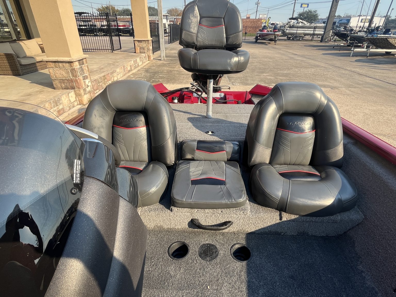 2024 19' TRACKER PT190XTE - Premier Boating Centers $27,995 TRACK-125