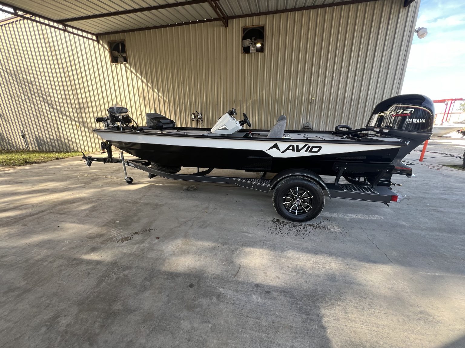 2025 18' AVID 18 VERTEX - Premier Boating Centers $39,995 AVID-207