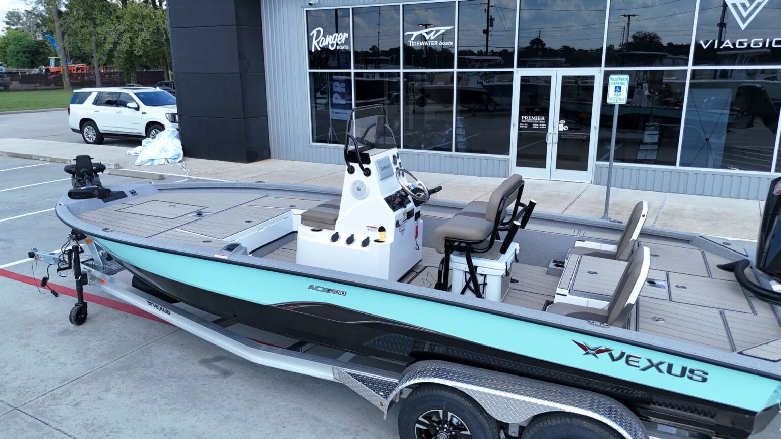 2025 22' VEXUS ACX2210 - Premier Boating Centers