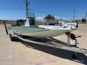 2025 20' XPRESS H20 BAY - Premier Boating Centers