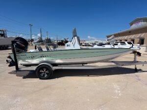 2025 20' XPRESS H20 BAY - Premier Boating Centers