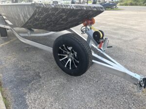 2026 16' AVID 16 COMMANDER - Premier Boating Centers