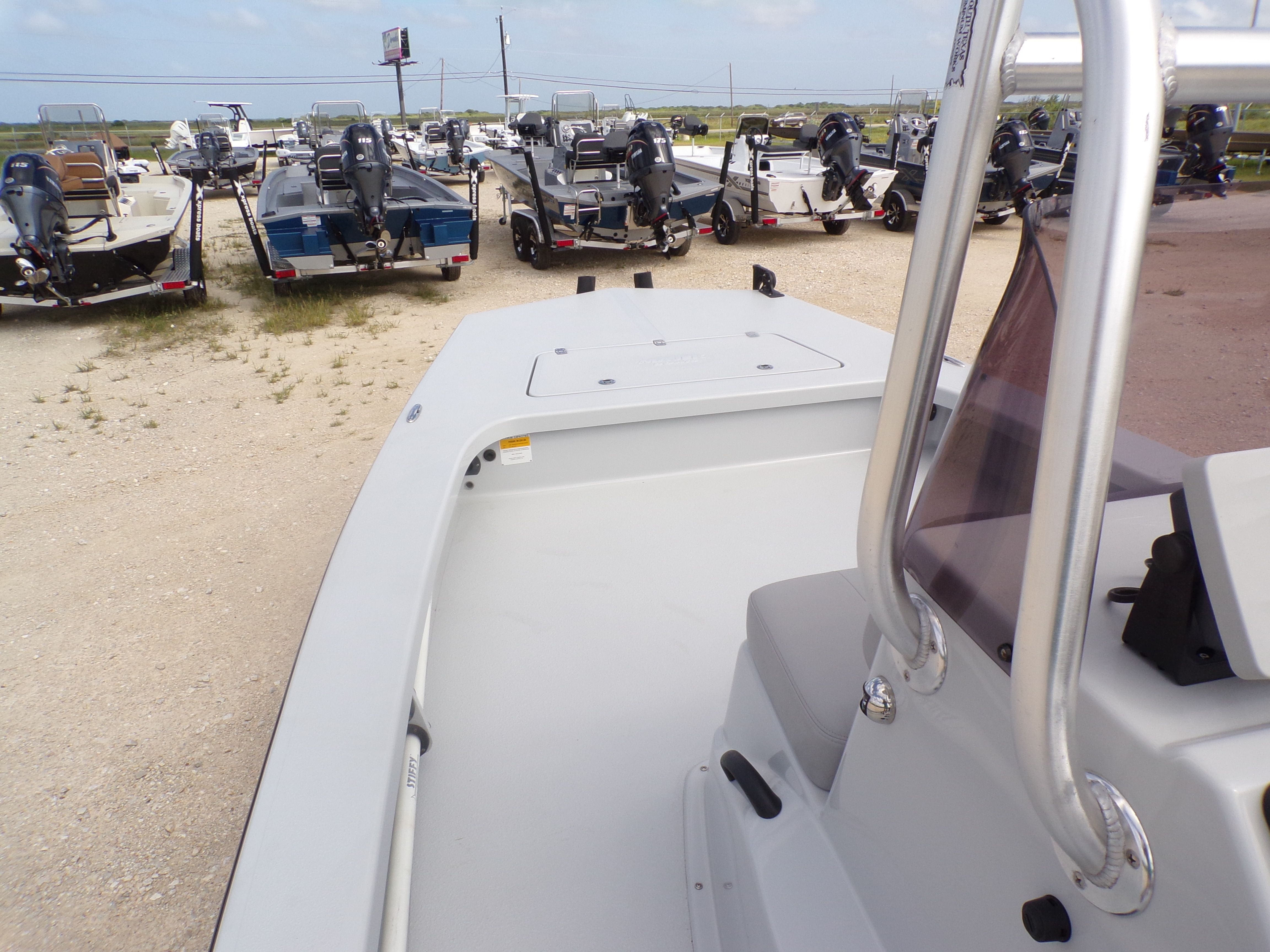 2015 22' MAJEK 22 ILLUSION - Premier Boating Centers $32,995 PUR-075A